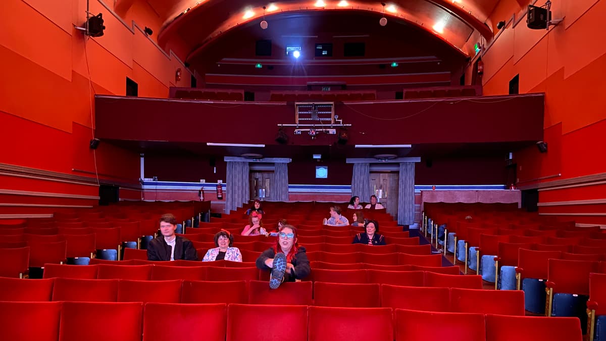 Local artist Kiera shoots 80s inspired music video in the Wellesley ...