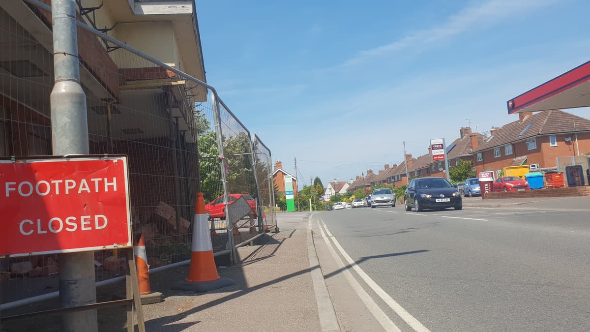 Cllr Zoe Barr welcomes reopening of pavement closed after toilet block ...
