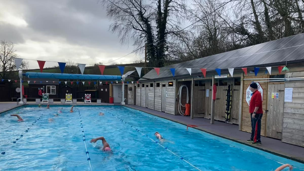 Hardy swimmers brave the festive season chill to dip in Wiveliscombe's ...