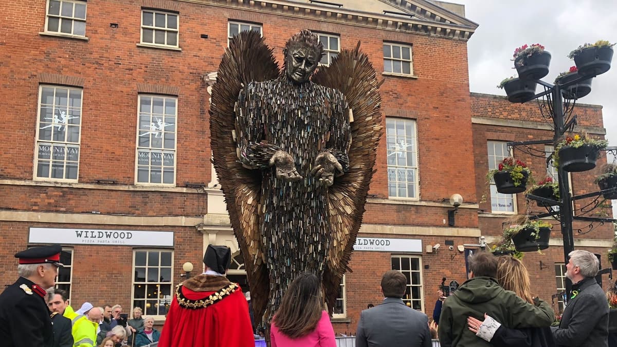 Crowds of people gathered in Taunton for the unveiling of the Knife ...