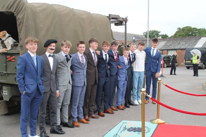 Kingsmead Year 11 Prom Shines: Glamorous evening celebrates hard work ...