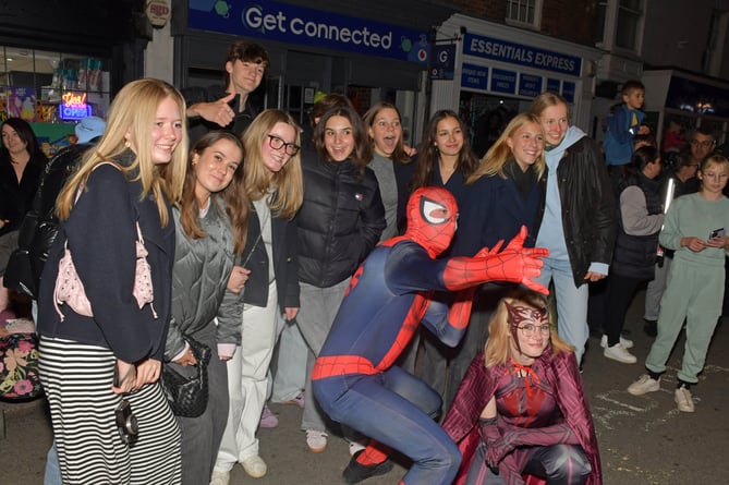 Thousands line streets for Wellington Carnival 2024 - in pictures ...