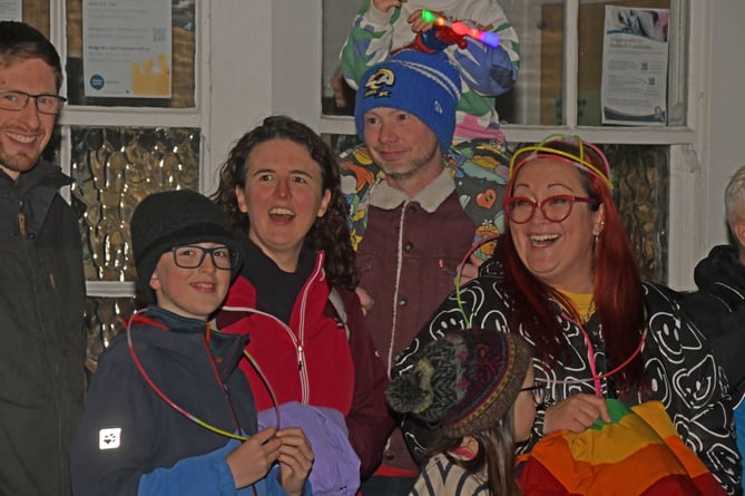 Thousands line streets for Wellington Carnival 2024 - in pictures ...