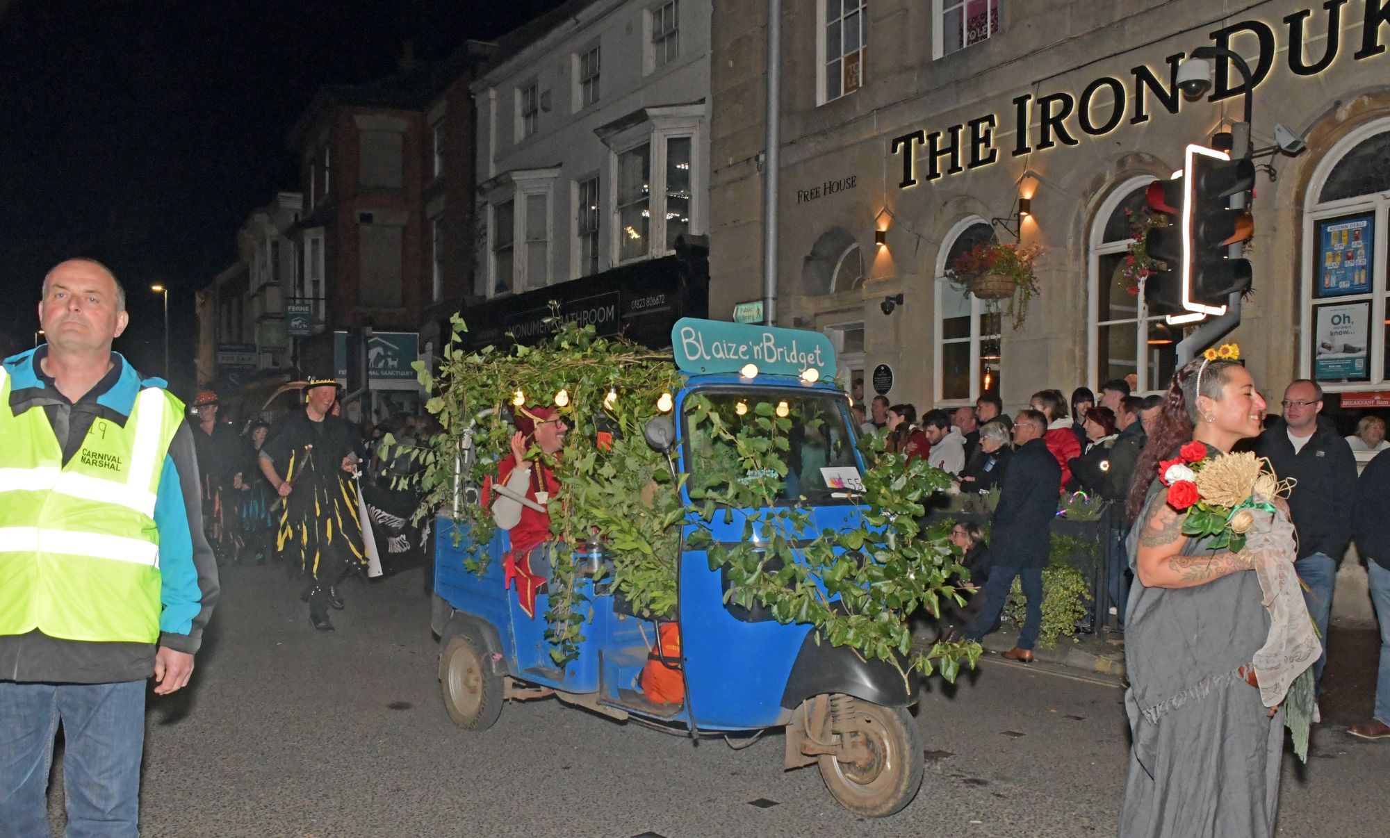 Thousands line streets for Wellington Carnival 2024 - in pictures ...