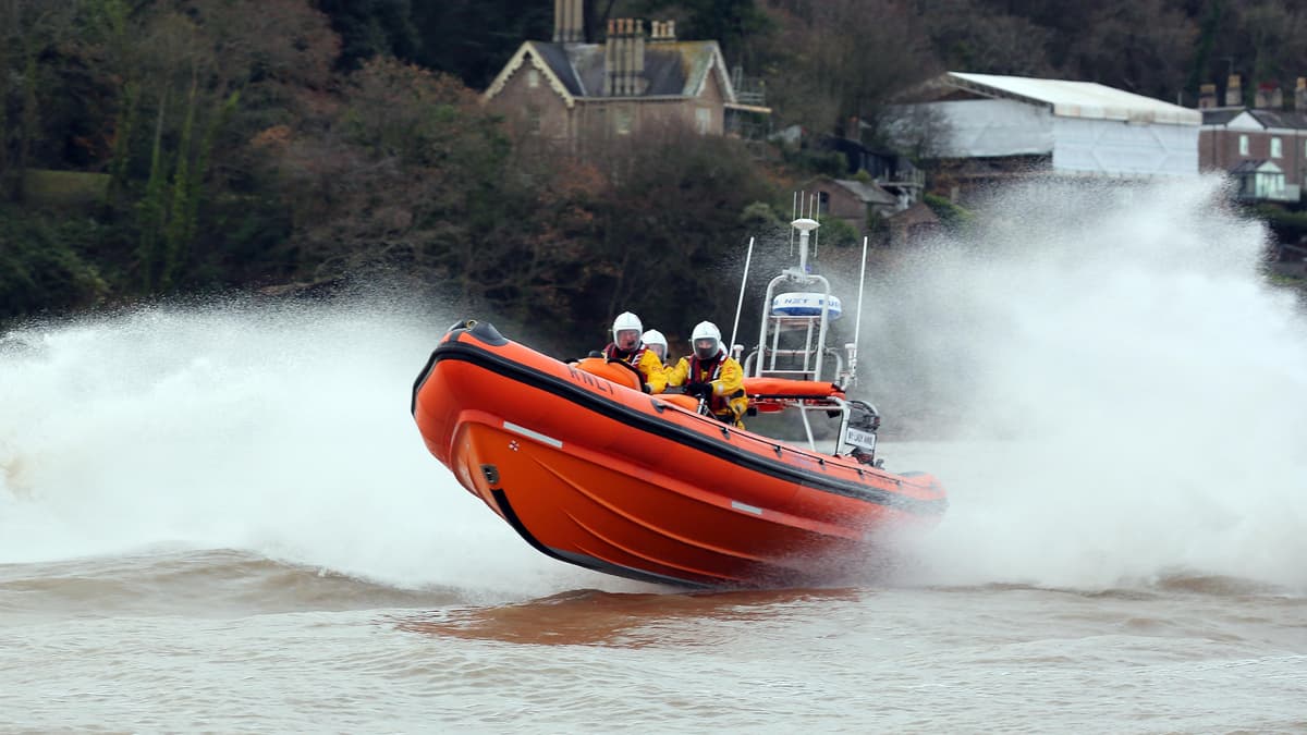 Met Office issues Storm Darragh update with 89mph winds on Devon and ...