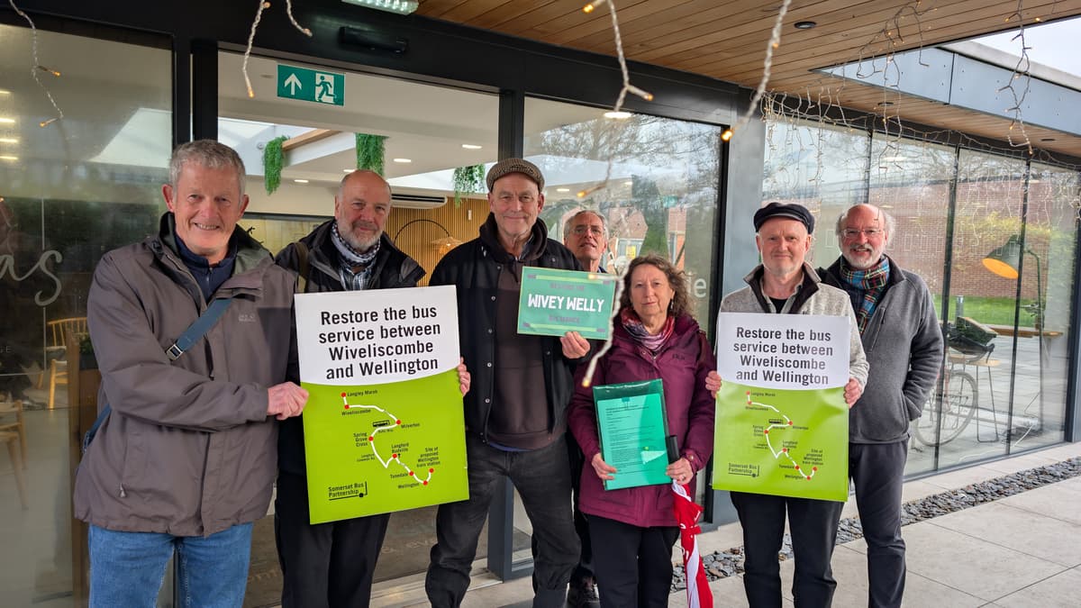 Campaigners hand in petition to bring back Wiveliscombe to Wellington ...
