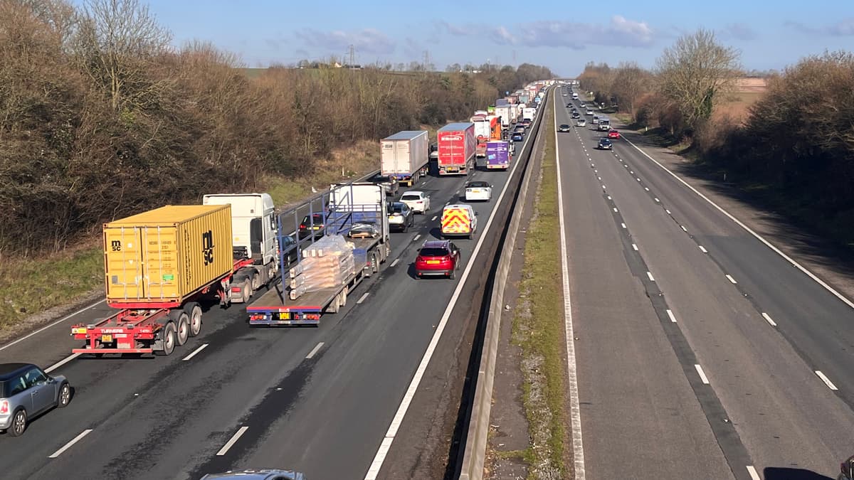M5 closed after diesel spill spreads half-mile down motorway ...